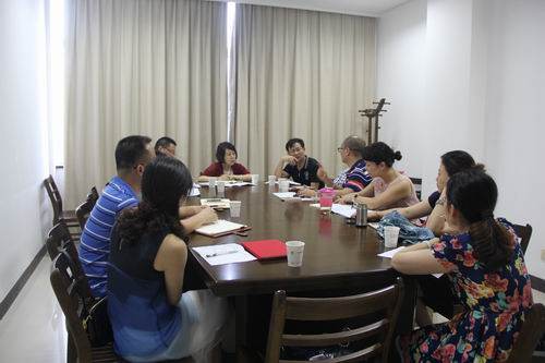 区教育局领导带头听意见立行立改求实效